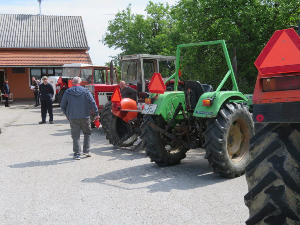 U tijeku tehnički pregledi traktora i priključnih vozila na terenu ...